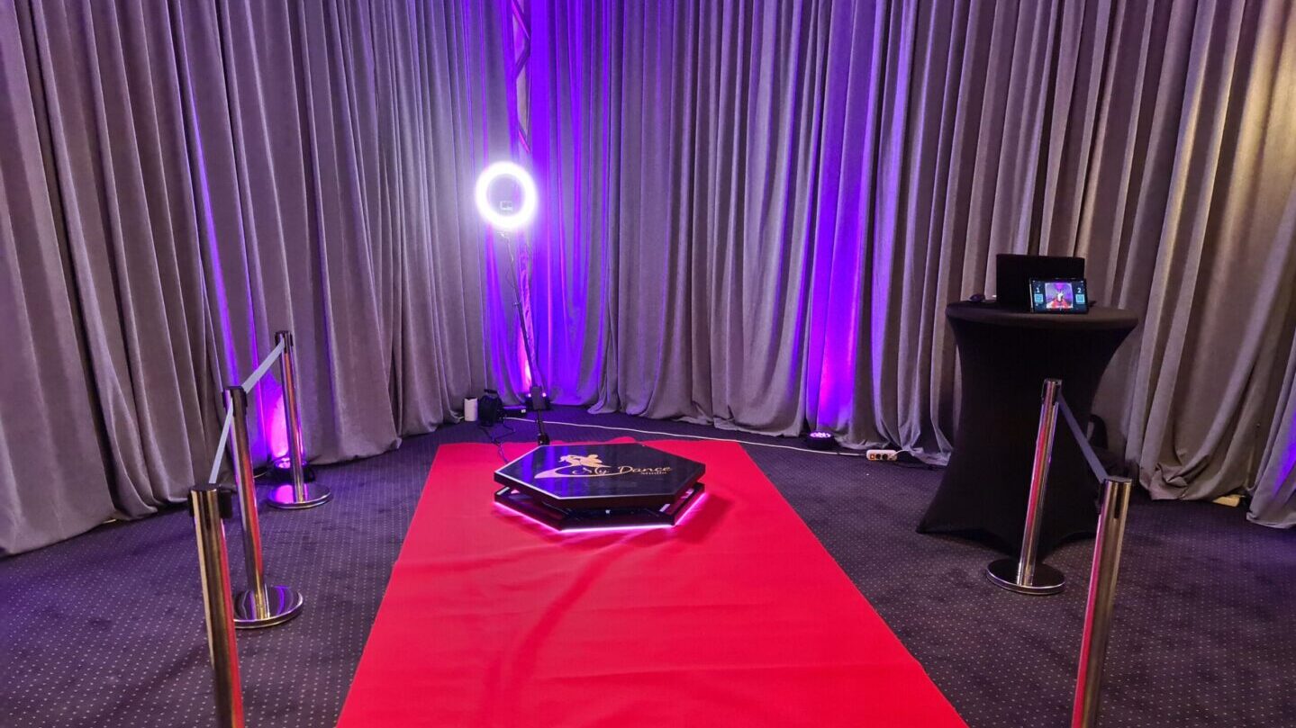 Cabina Foto 360 - Platforma Video 360 - Photo Booth 360 - Video Booth 360